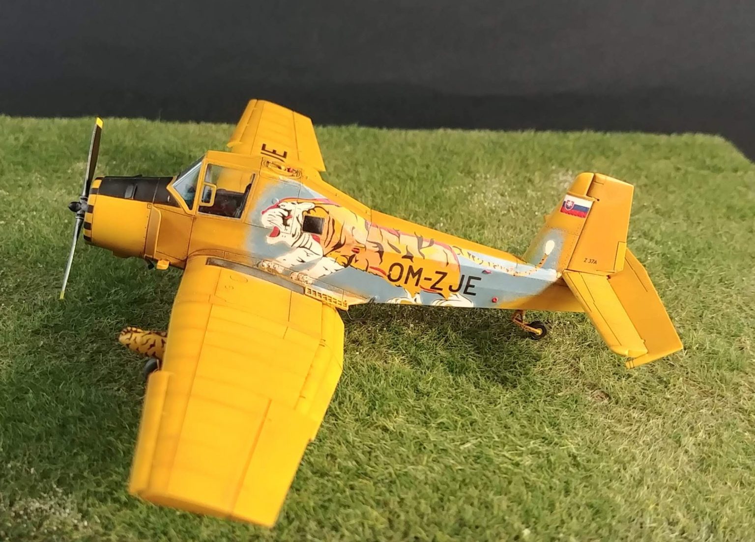 Zlin Z-37 Čmelak, Eduard 1/72 - Svet v malem